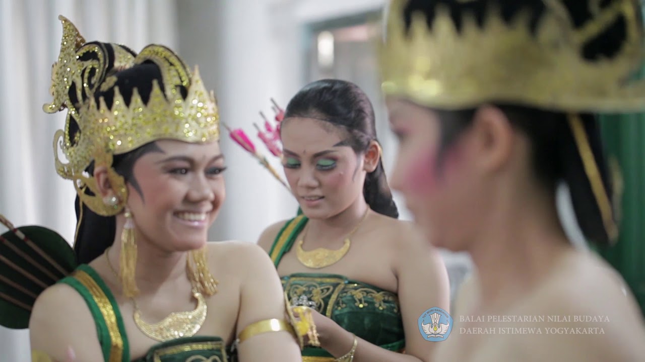 Serimpi Mandrarini: Mahakarya dari Pura Mangkunegaran, Surakarta - YouTube