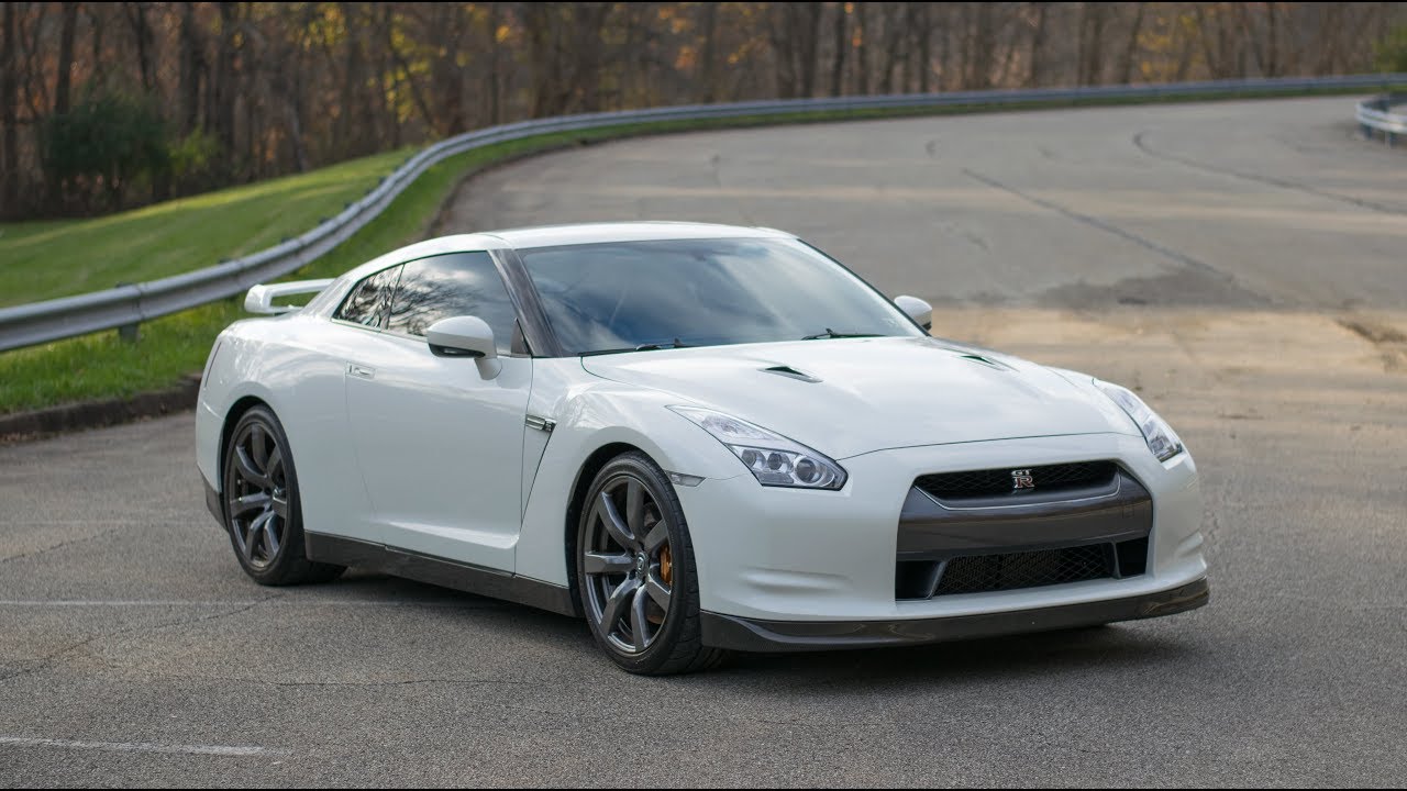 Nissan GT-R cold start, tunnel run, revs, and full walk around tour ...