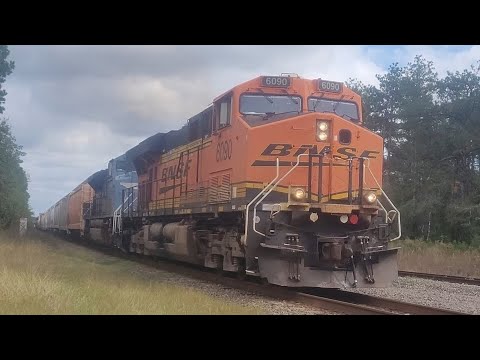 BNSF/MoPac!!! BNSF #6090 leads a happy WB UP M-LIHO10 out of DeQuincy, Louisiana!!! - YouTube