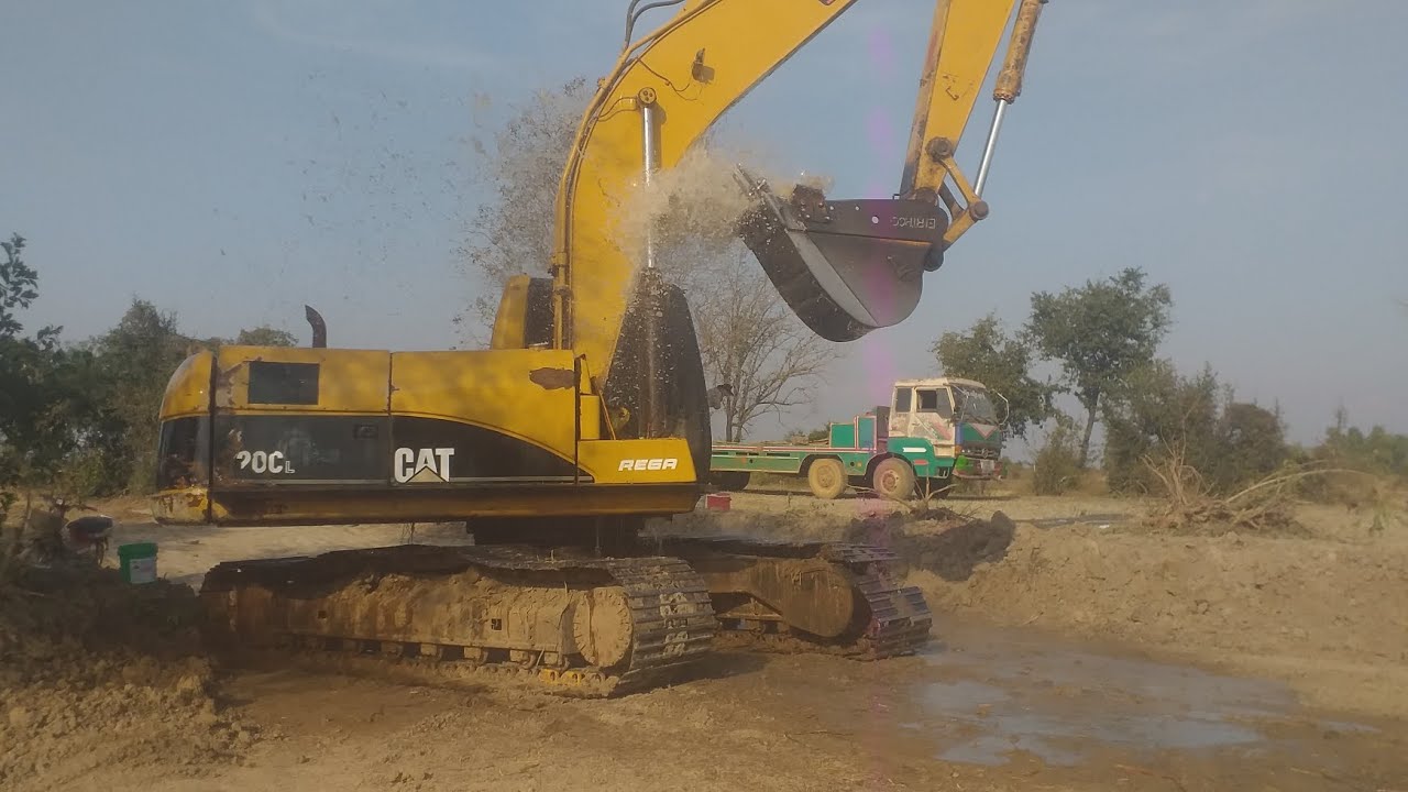 Excavator take self-cleaning water //excavator - YouTube