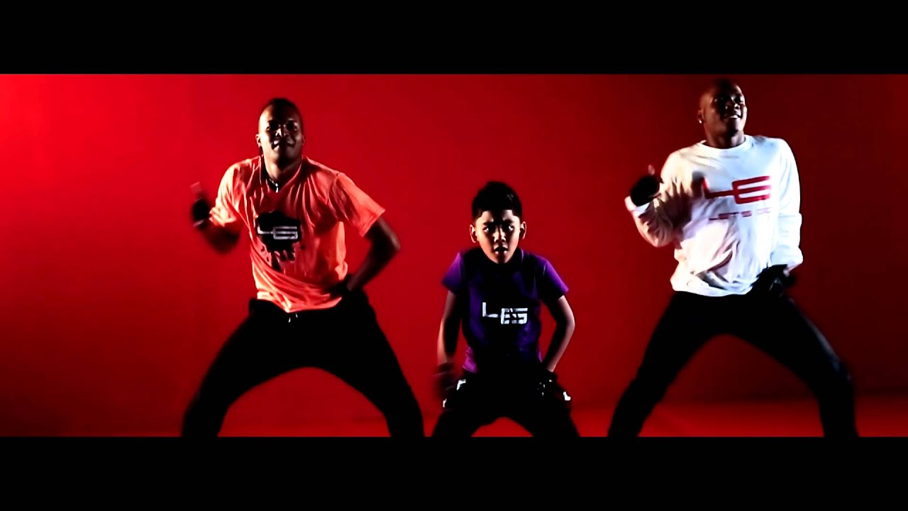 Real Phantom - Bailalo Sweet (video oficial) - YouTube