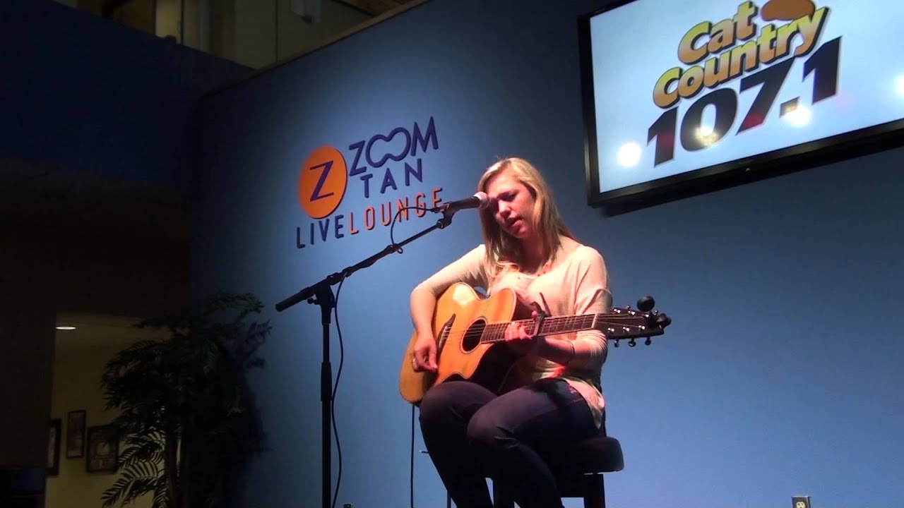 Morgan Frazier sings her first single "Yellow Brick Road" - YouTube