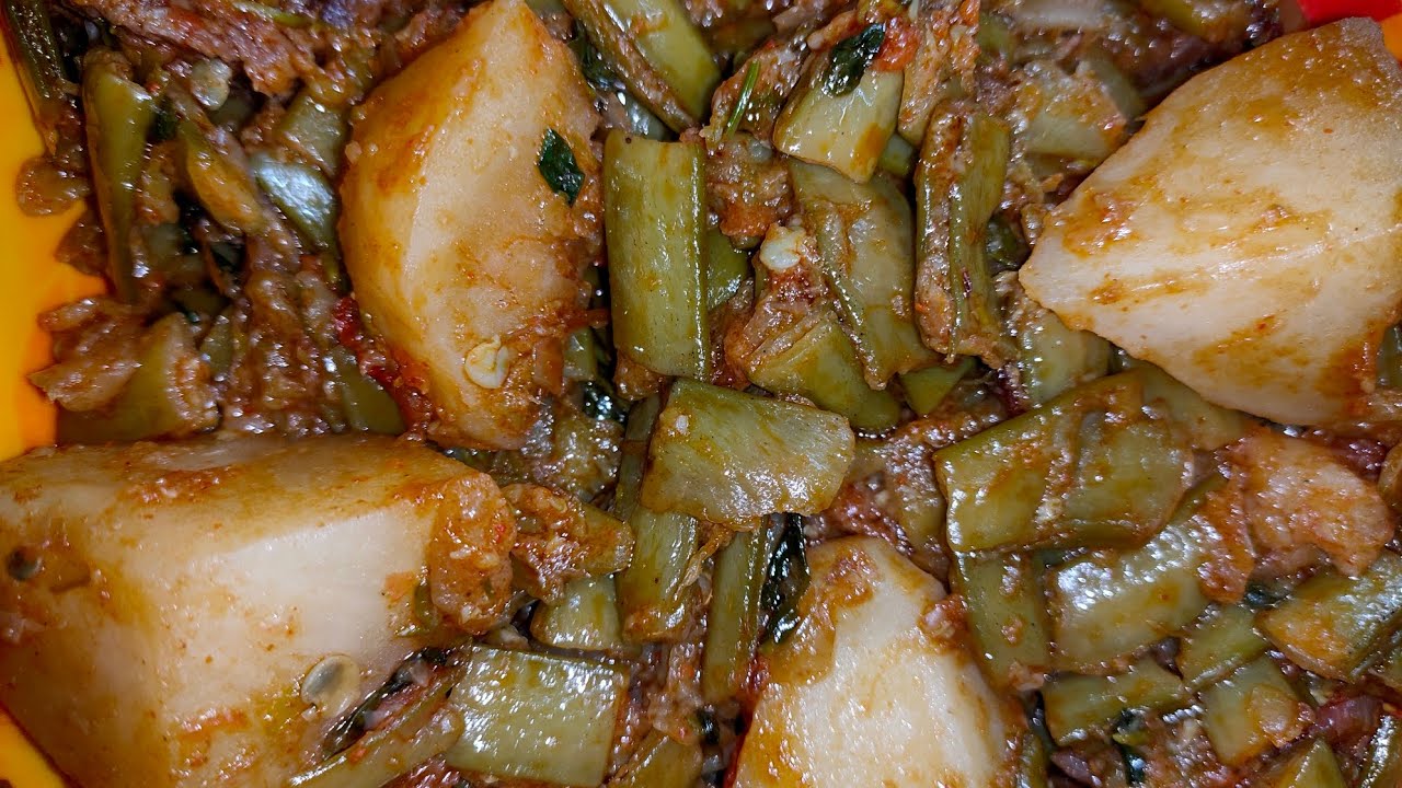 gawar ki phalli ka salan// cluster beans // s.s foodies land - YouTube