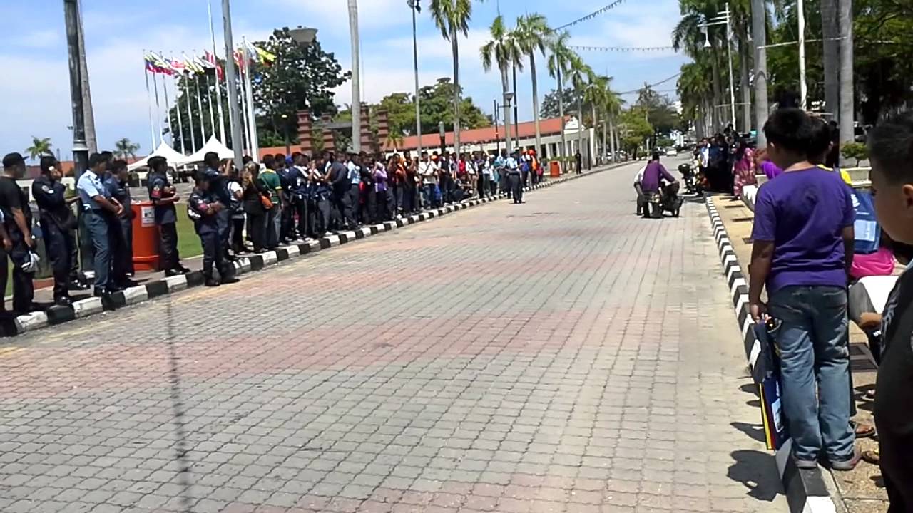 persembahan " SKETSA MAT REMPIT " dari PDRM IPD LABUAN 2014 - YouTube