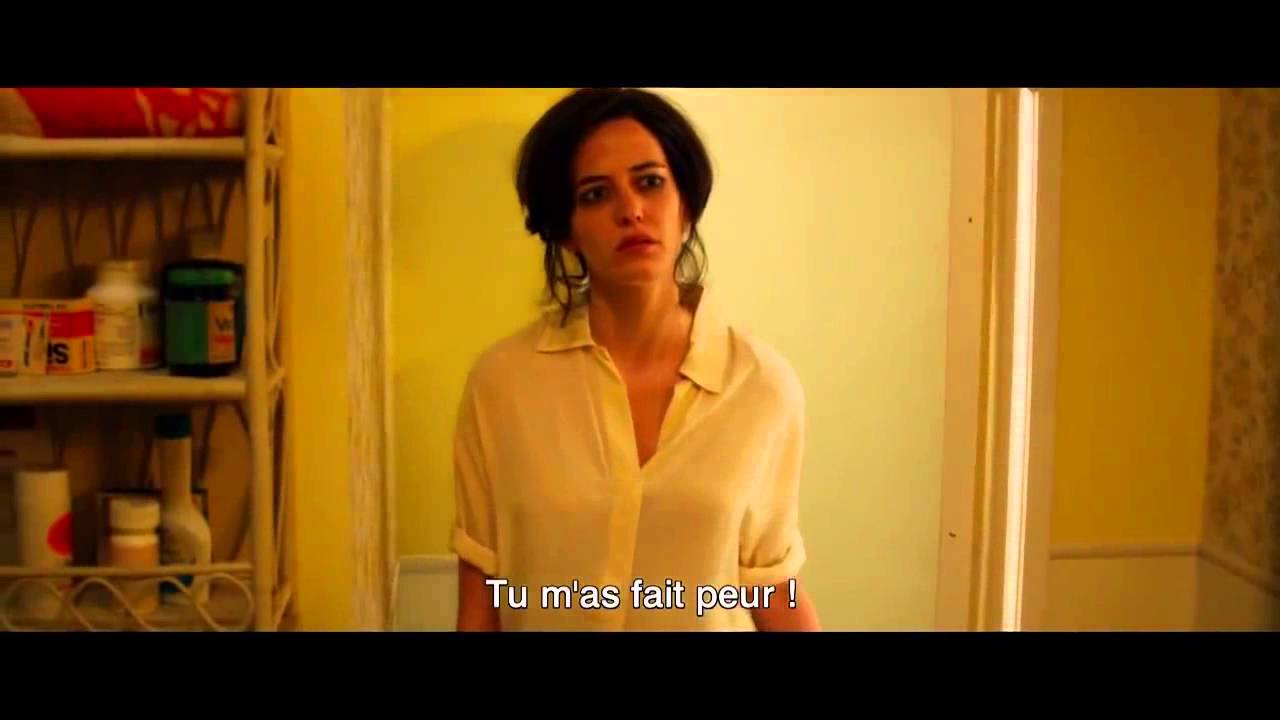 Shailene Woodley Goes Topless In White Bird Movie Clip Youtube