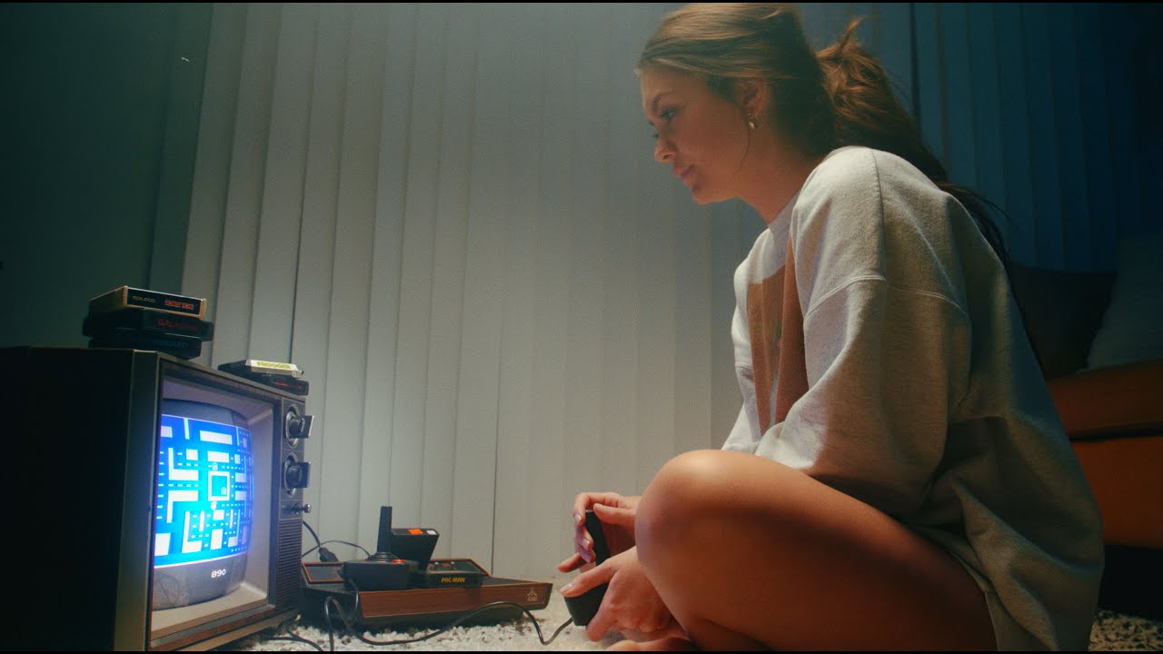 SIMPLE Cinematic Lighting Setups // 5 Minute Friday - YouTube