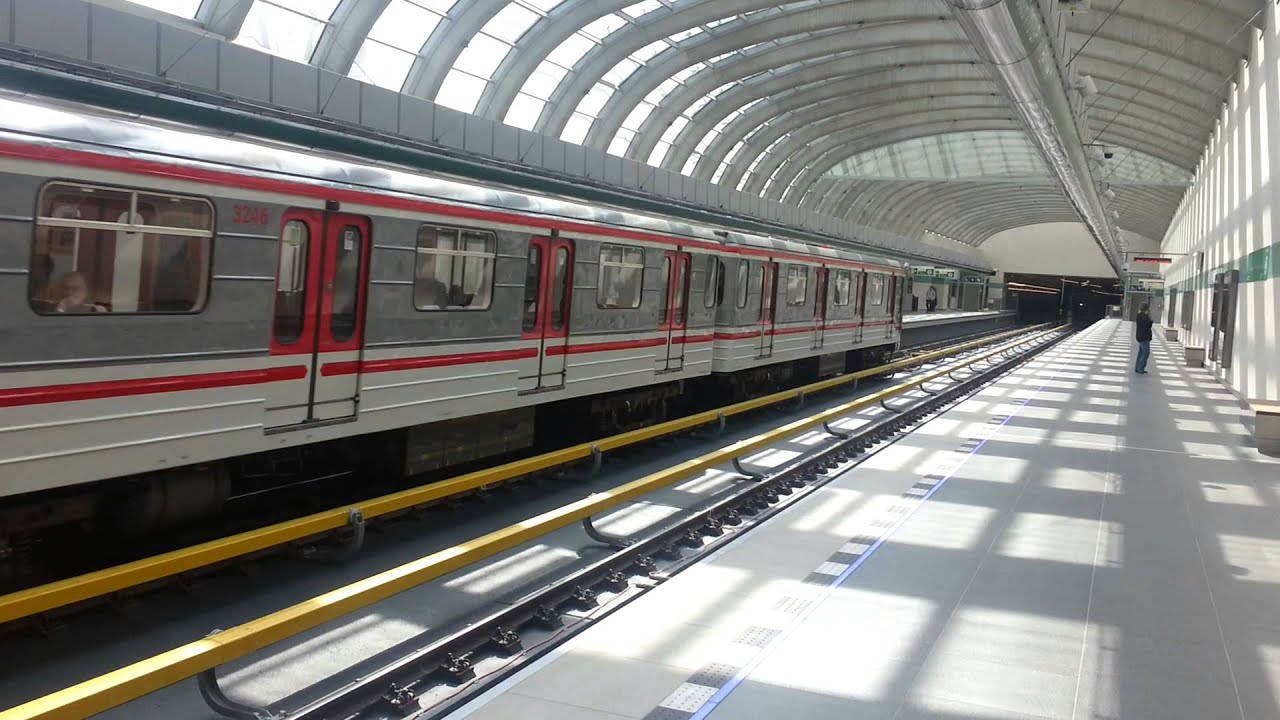 Souprava metra 81-71M - YouTube