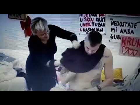 Zadruga 29 12  Janjuša masira Milica i pomaže mu da se obuče, bole ga rebra !