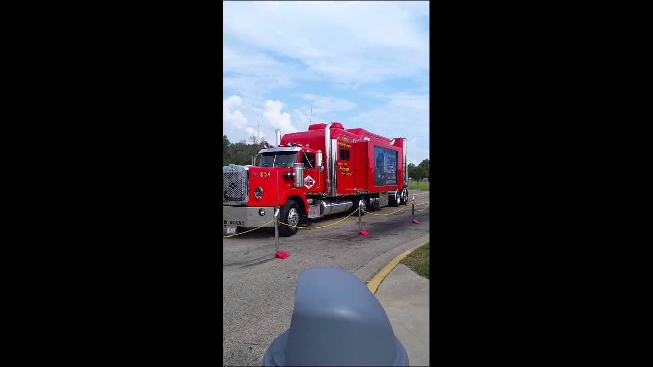 The longest semi tractor in the world - YouTube