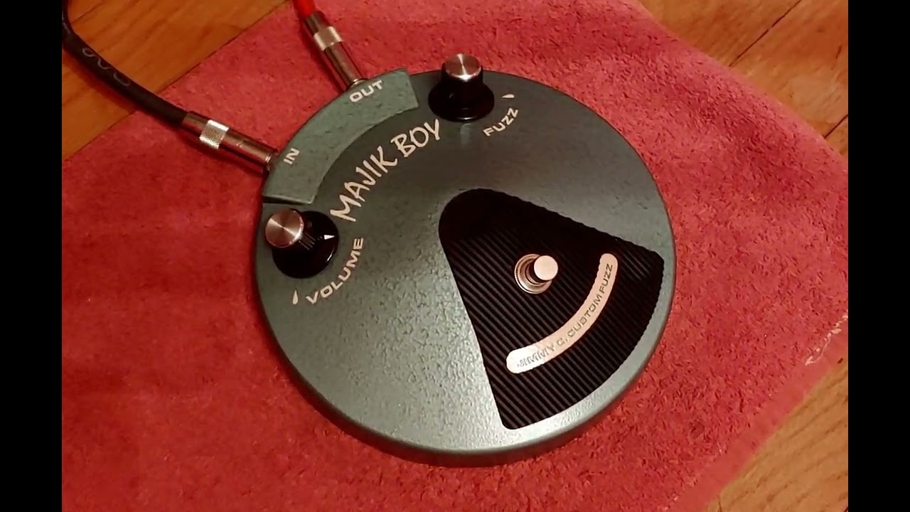 Jimmy C. Custom Fuzz Majik Boy BC108 - Demo - Dallas Arbiter Fuzz Face ...