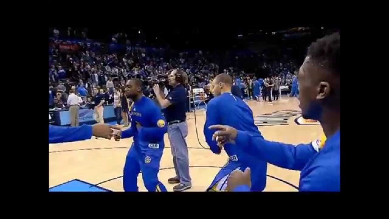 Stephen Curry vs LeBron James Dance Battle - YouTube