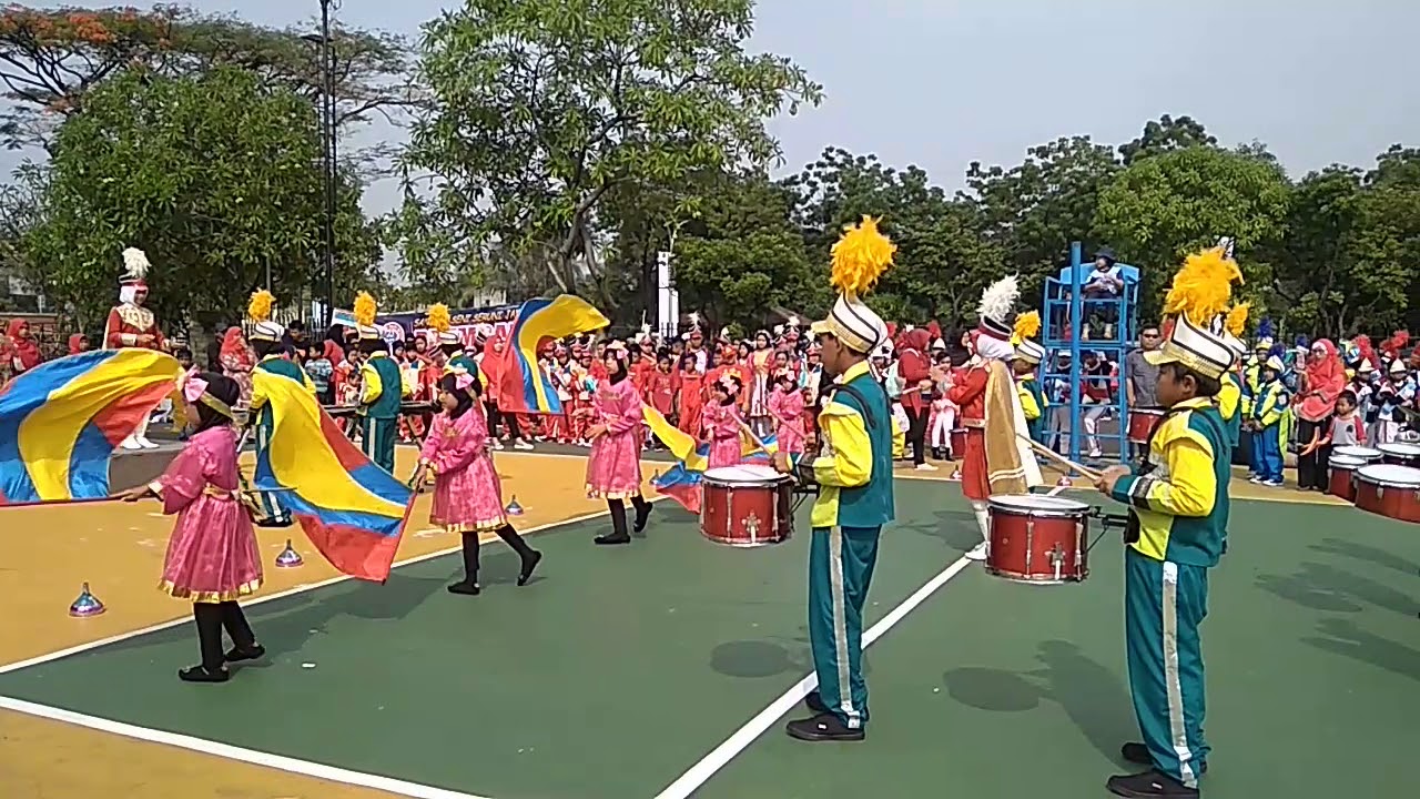 "The Best" performance Team Marching Band SDI Al Hilal di TMII - YouTube