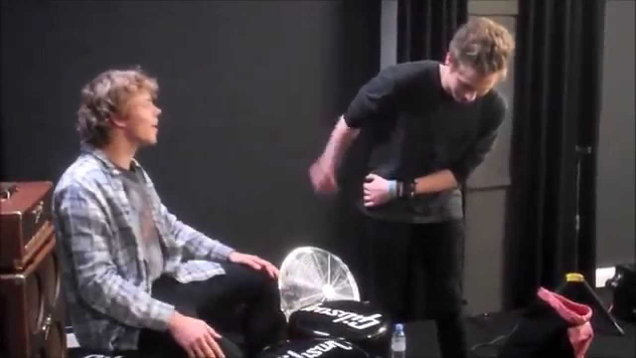 5SOS Dancing! - YouTube