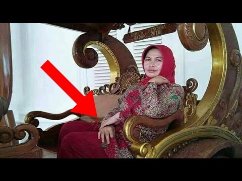 FOTO Ibu Guru Yang Sedang duduk Di KERETA KENCANA ini Jadi Viral, PERHATIKAN TANGANNYA..!!