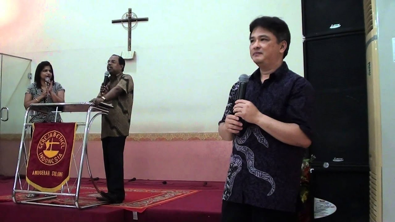 Pastor Samachan GB Anugerah Sulong, Surabaya Dec 2011 - YouTube