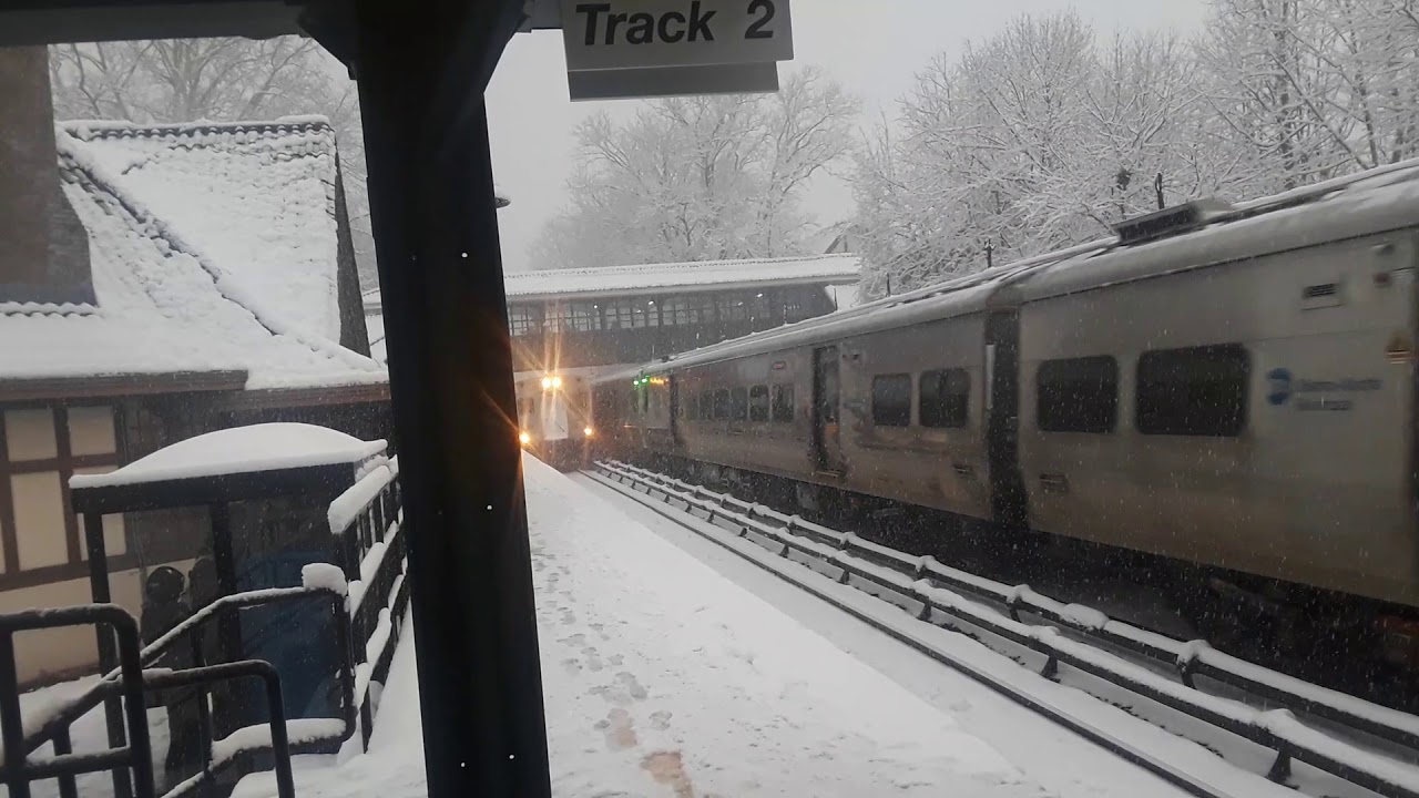 Metro north: Grand Central shoreliner train #916 At Scarsdale! - YouTube