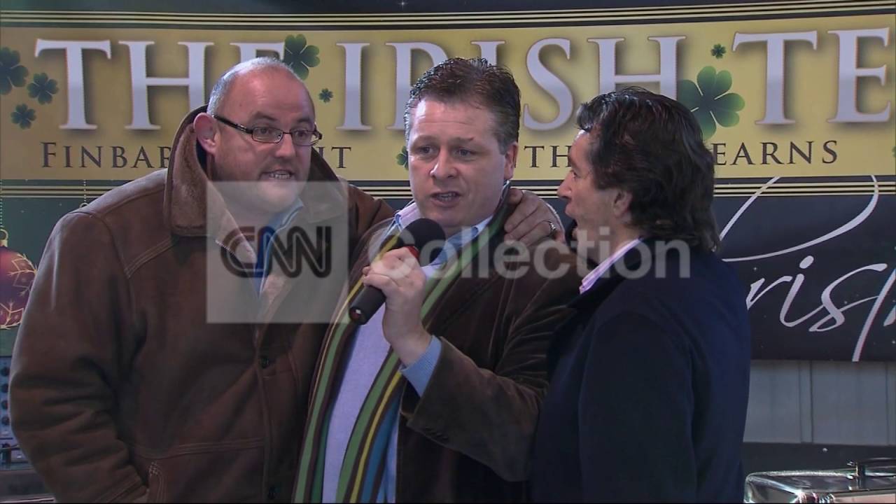 SANDY-IRISH TENORS-SING JINGLE BELL ROCK - YouTube