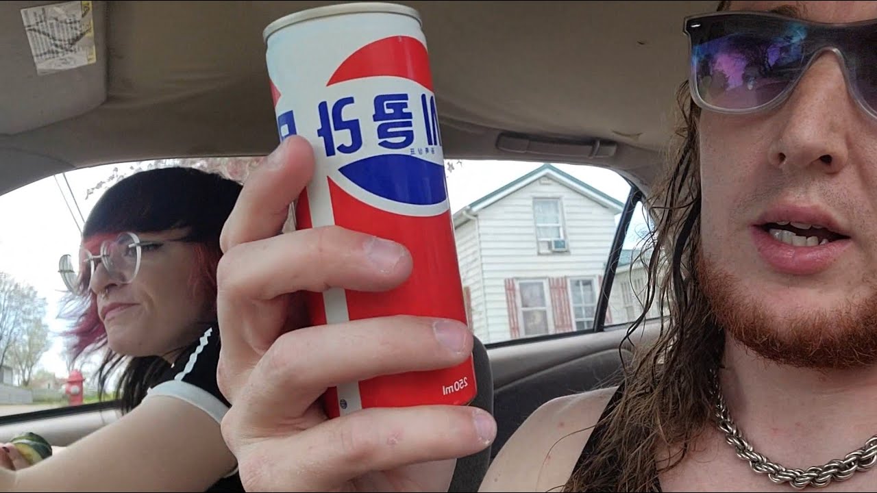 Drinking a 30 Year Old Korean Pepsi! - YouTube