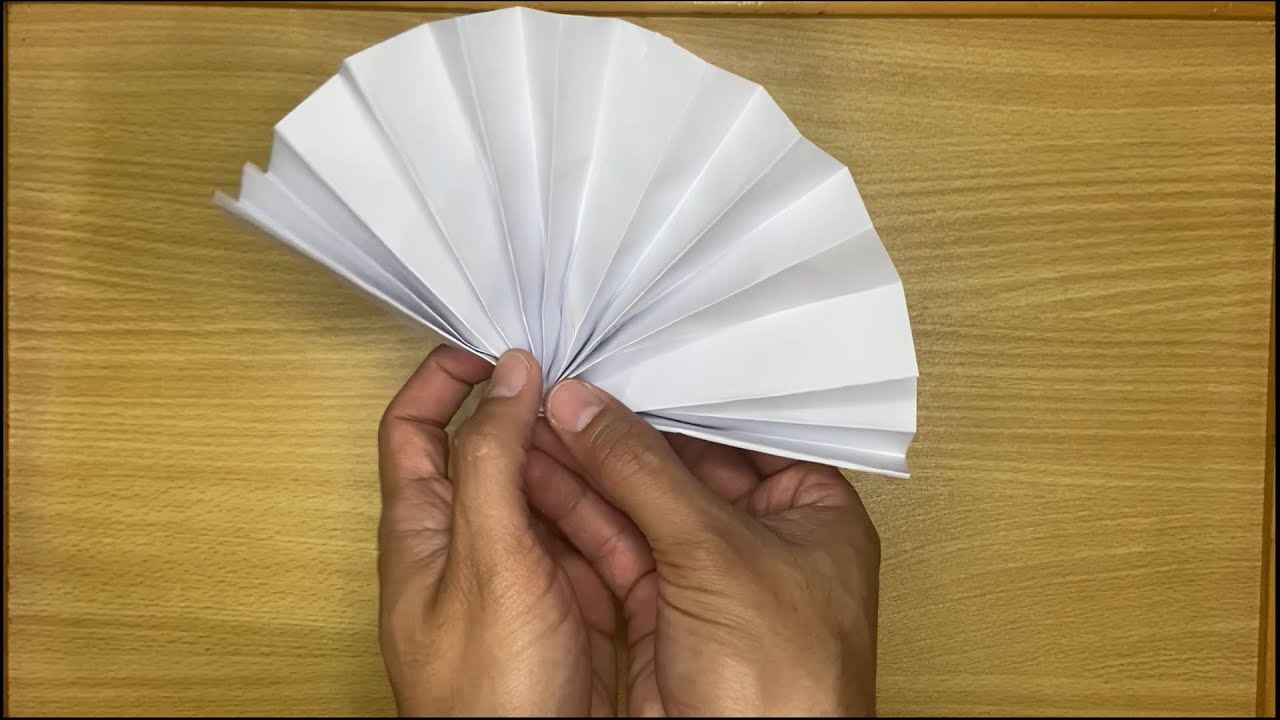 Cómo hacer un ABANICO de papel fácil - YouTube