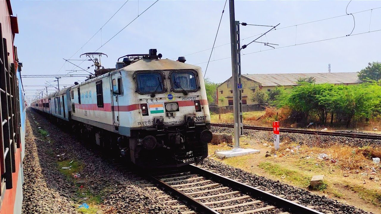 Udyan Express | Bengaluru Mumbai Udyan Exp Train at Kurduwadi Junction ...