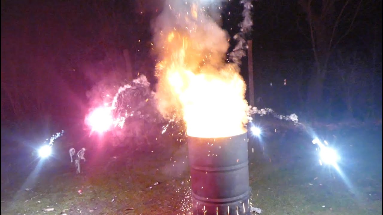 FEUERWERK IN DER FEUERTONNE | Pyro Special - YouTube