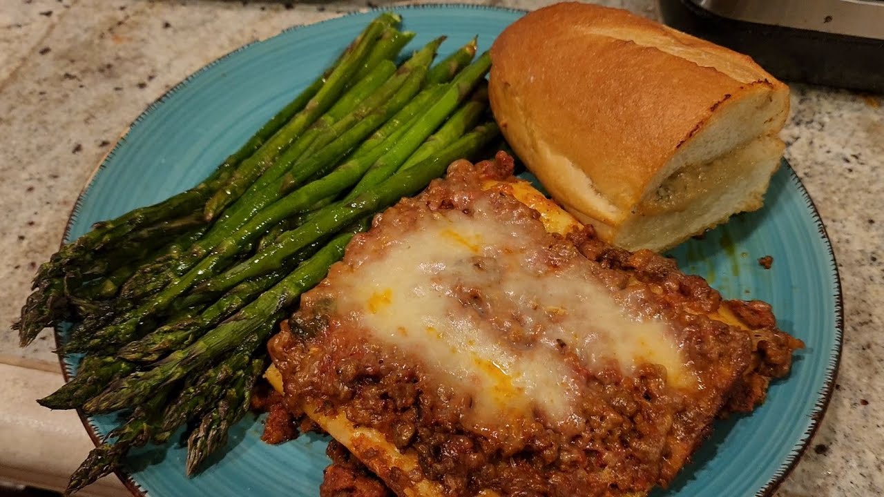 Home Chef Italian Style Lasagna With Meat Sauce Review - YouTube