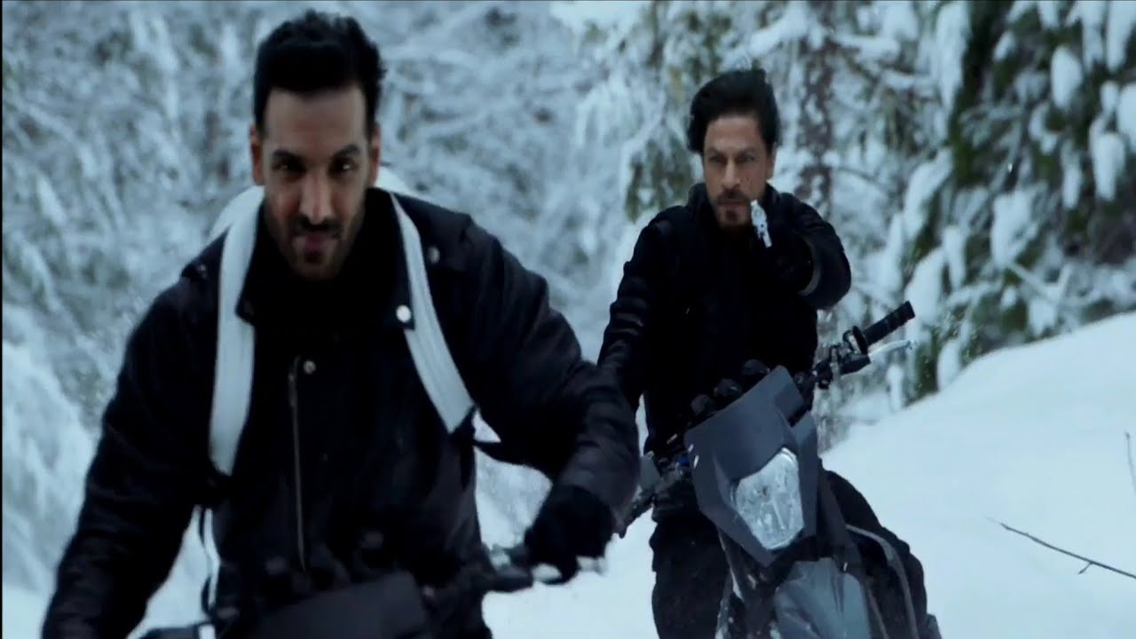 Pathaan Bike Chase Scene | Shah Rukh Khan | John Abraham - YouTube