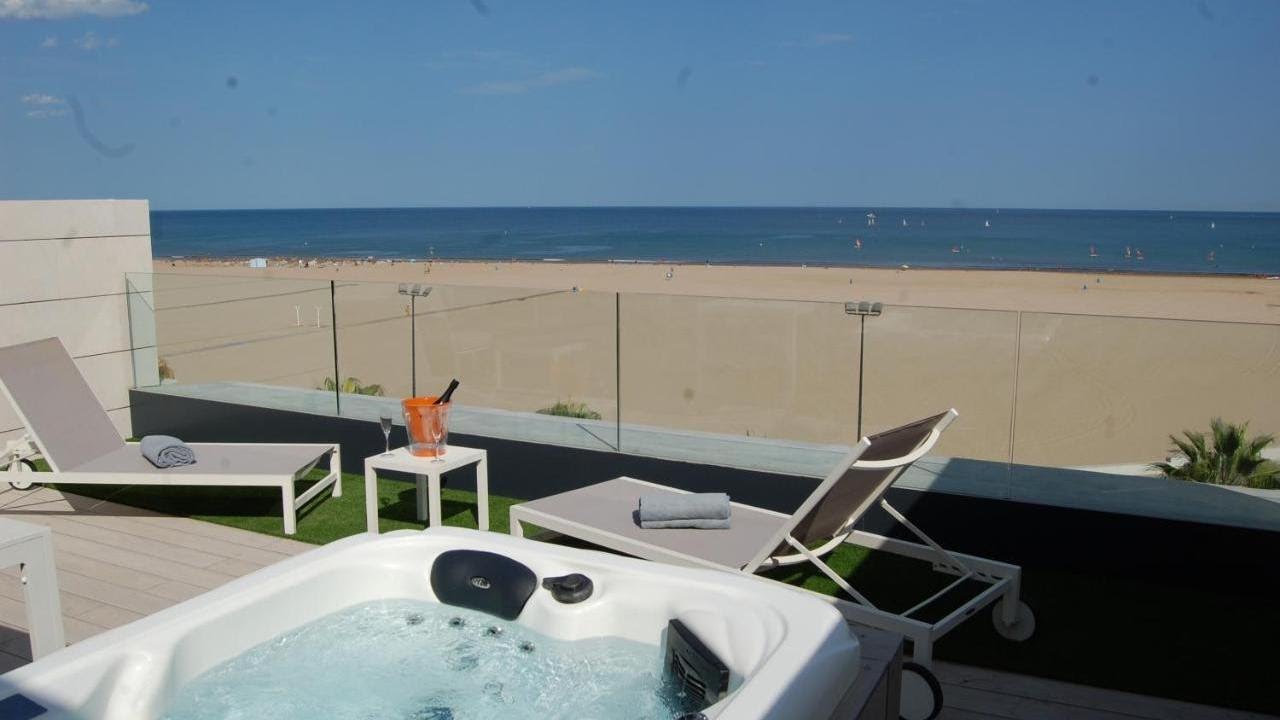 Hotel Neptuno, Valencia, Spain - YouTube