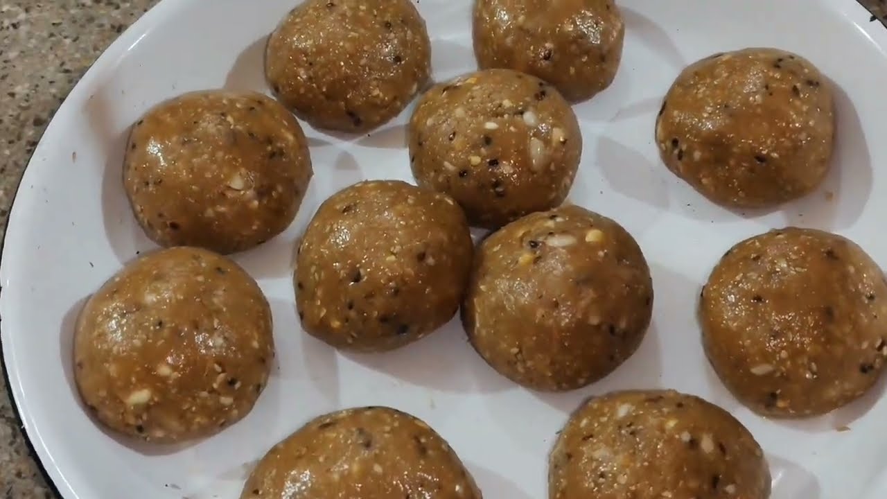 Karnataka Style Thambittu Recipe Akki Thambittu | Chawal ka Laddu ...