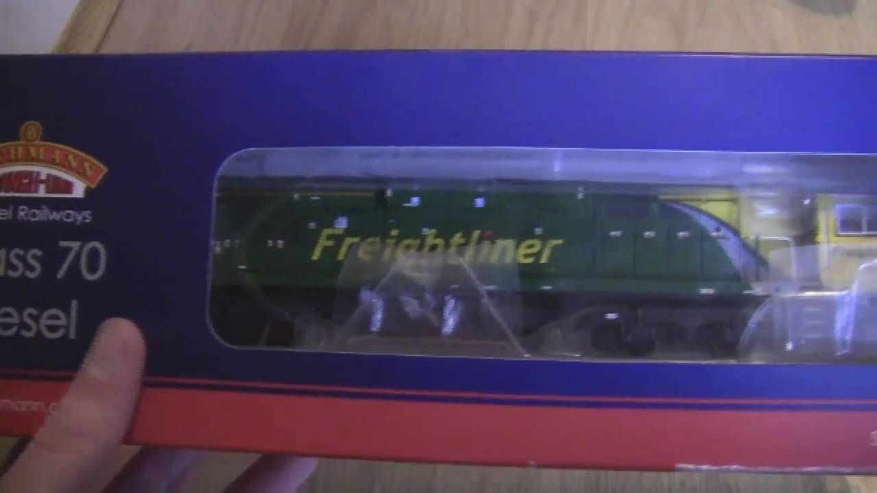 Opening The Bachmann Class 70 In Freightliner Livery - YouTube
