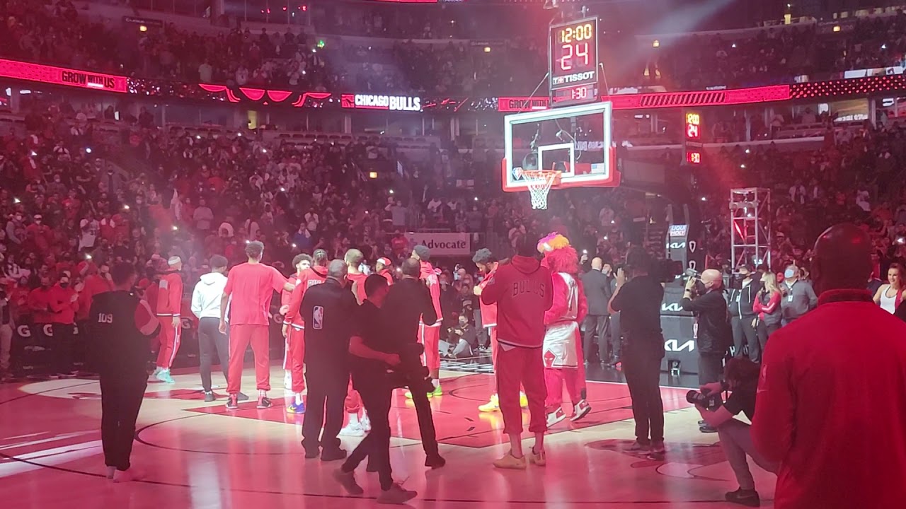 Chicago Bulls Intro courtside - YouTube