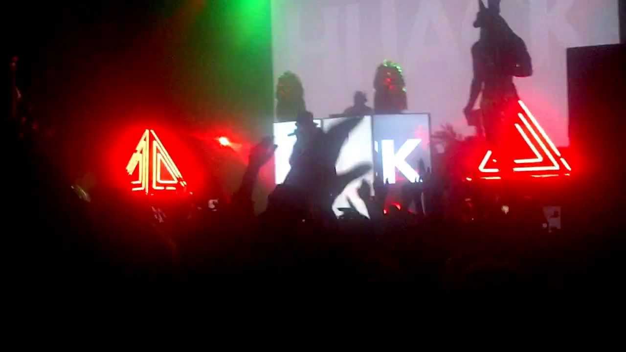 Tyga live in The Ritz Manchester - Get Loose/Hijack/Bitch Better Have ...