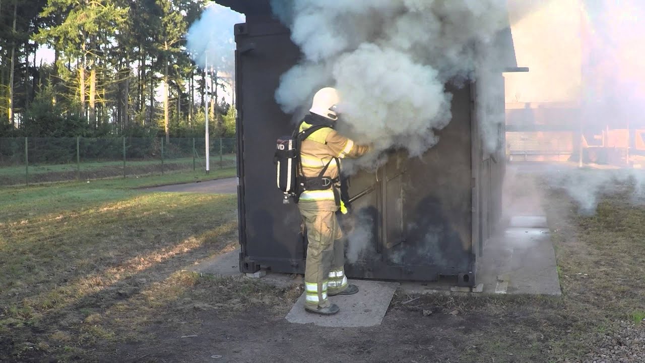 Backdraft container training met manschappen A - YouTube