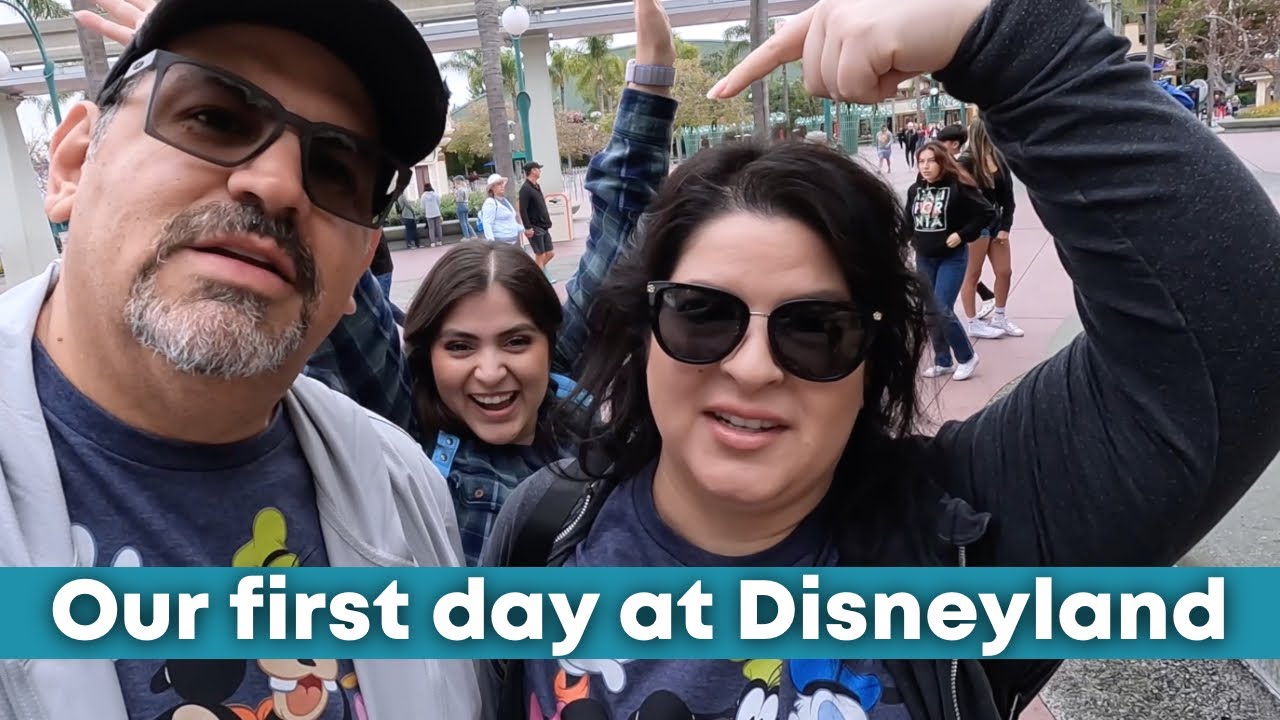 Our first day at Disneyland (Video 3) - YouTube