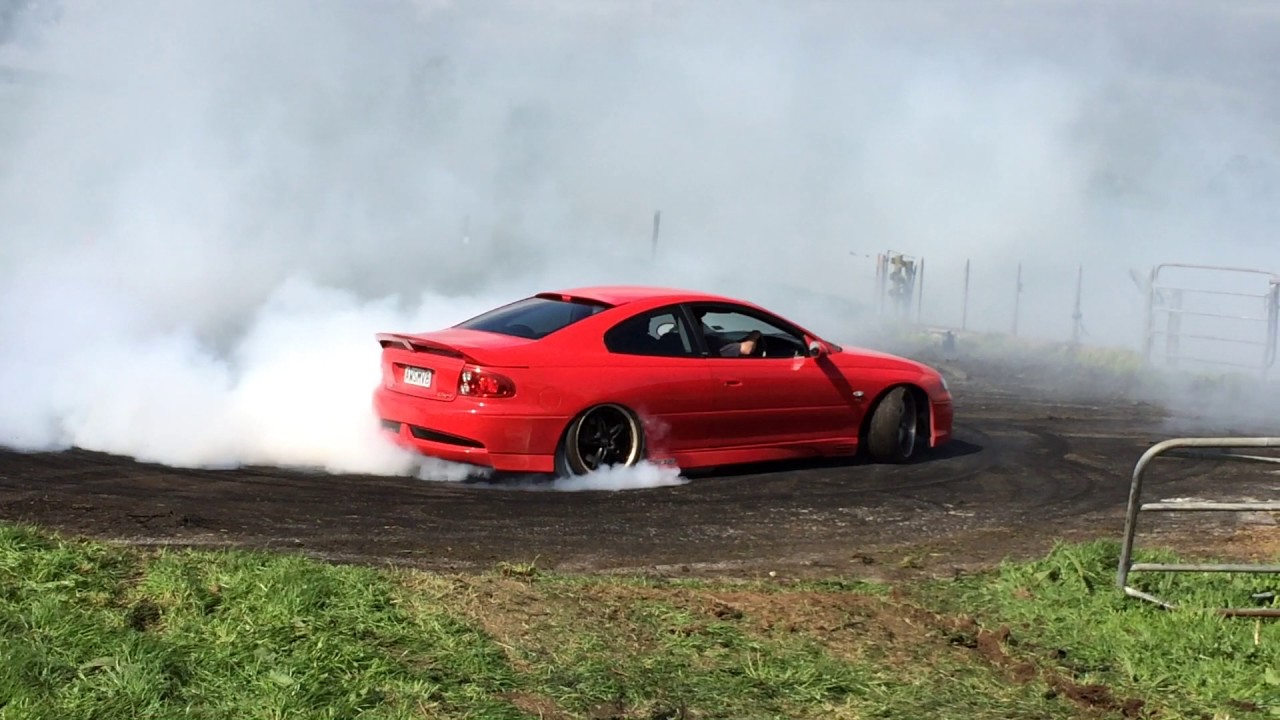OHAUPO COWSHED SKIDS HSV GTO SUPERCHARGED - YouTube