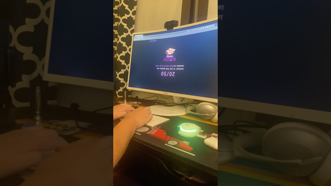 UPSIDE DOWN TYPING #speedtyping #typing #keyboard - YouTube