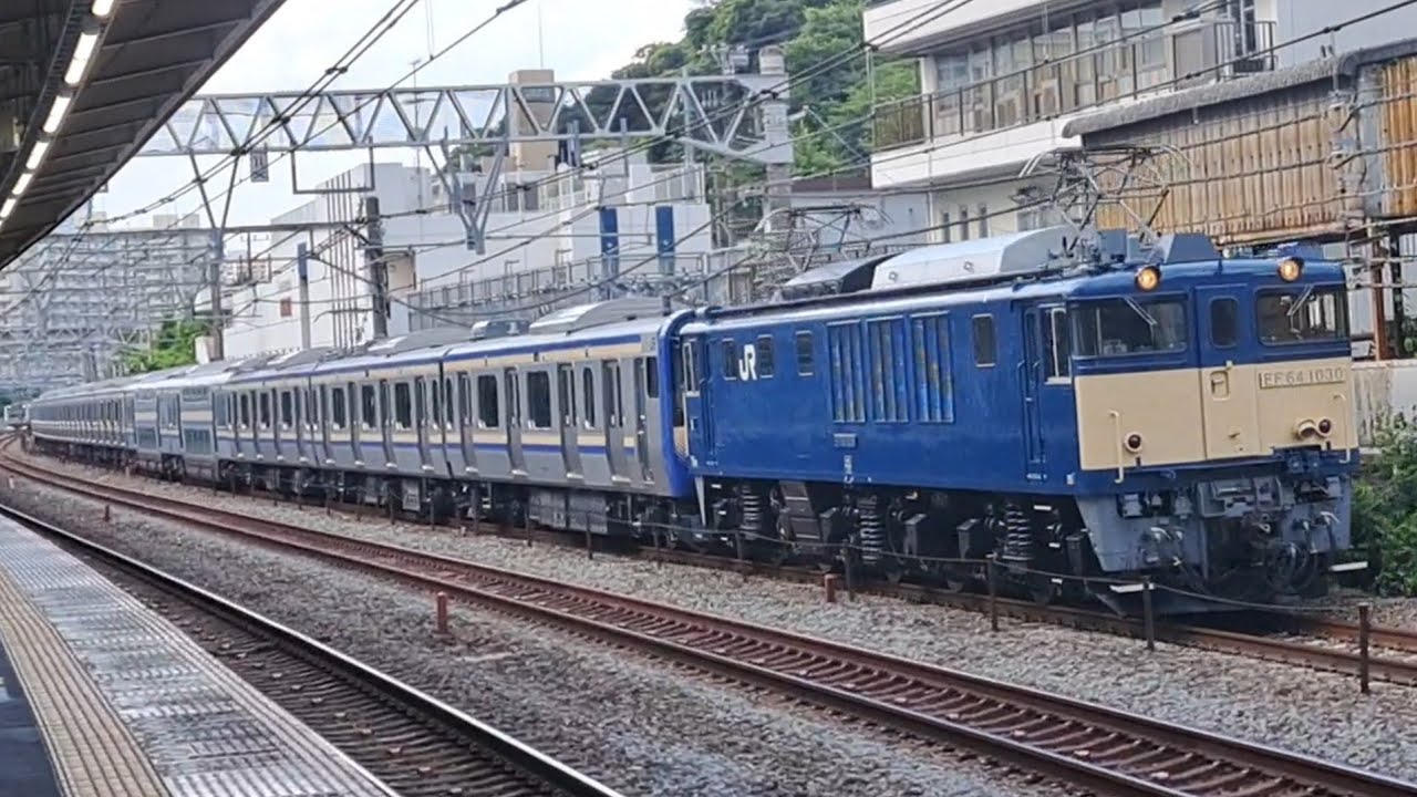 JR東日本EF64形EF64-1030牽引 横須賀線E 235系F-38編成新津配給東戸塚駅通過(2024/6/3) - YouTube