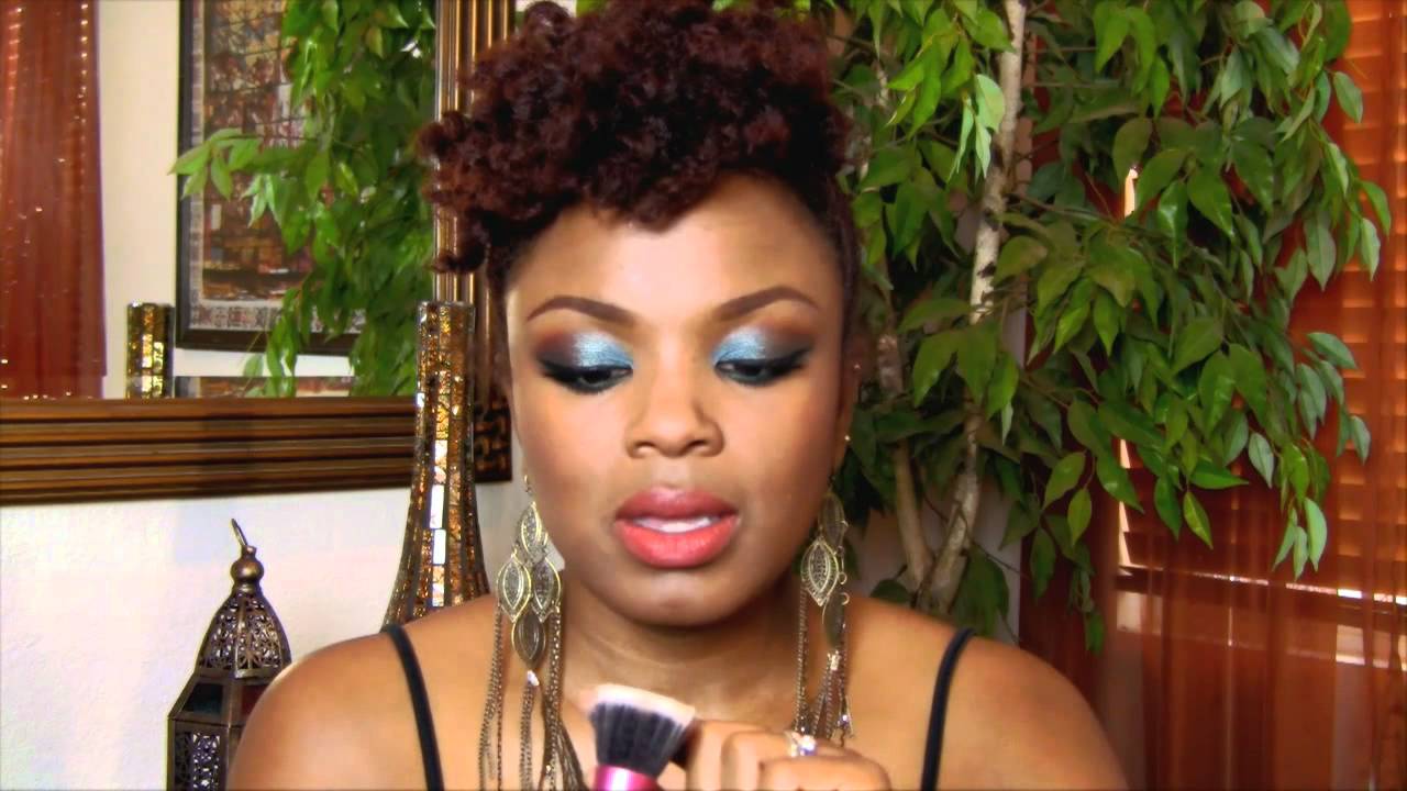 Real Techniques Brushes: Samantha Chapman - YouTube