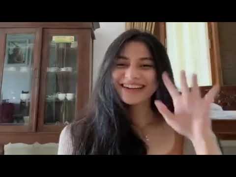 STORY WA!! CEWEK CANTIK JOGET SANTAI