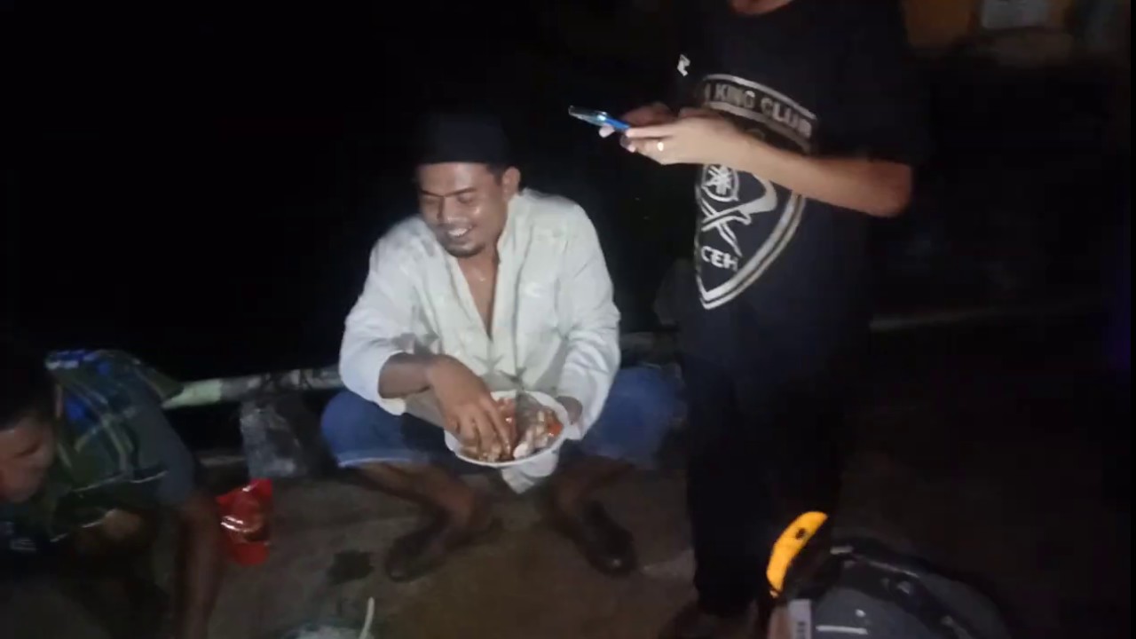 Mantap nya Ikan Gembolo Bakar diatas Daun - YouTube