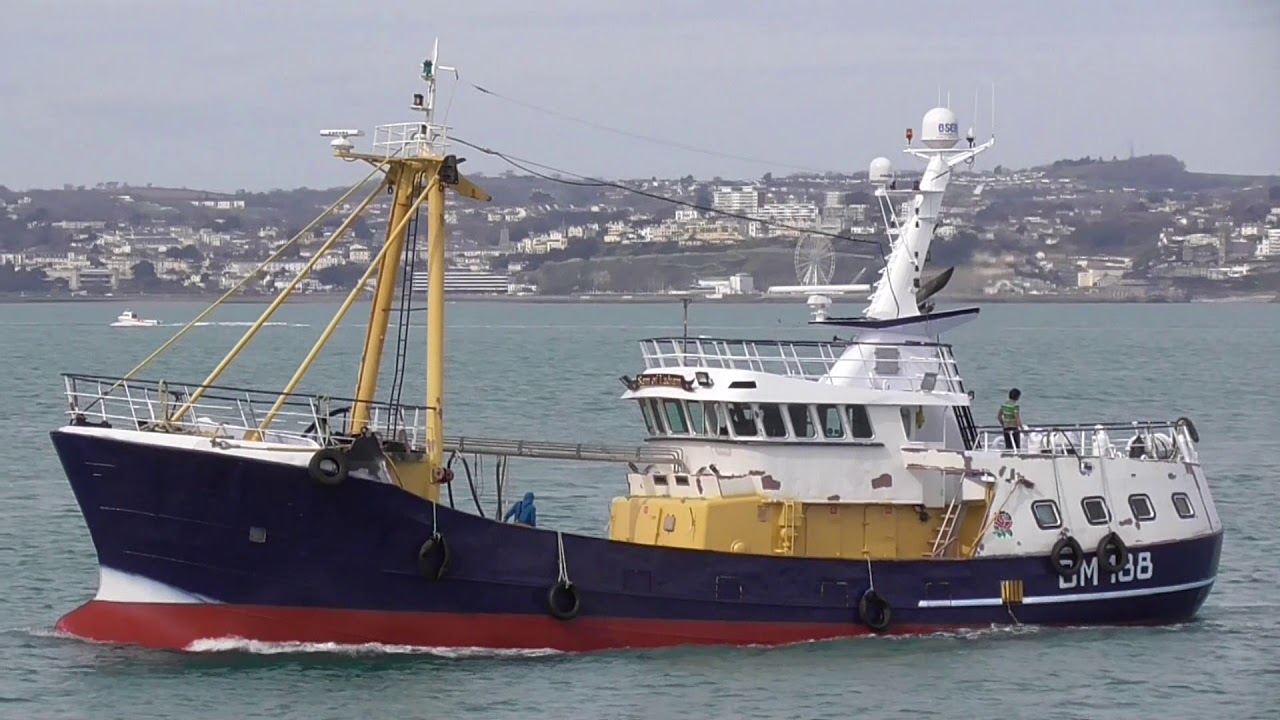 Beamless beamer returning to Brixham 05/04/2018 - YouTube
