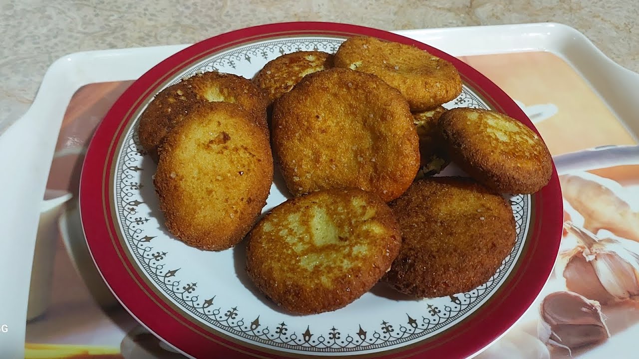 Suji Kay Biscuit Recipe By Cook With Sumreen - YouTube