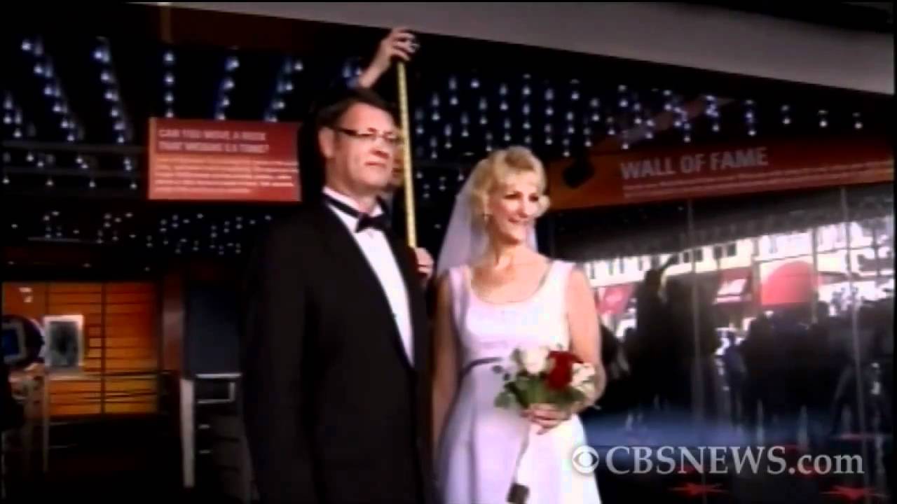 World's Tallest Married Couple - YouTube