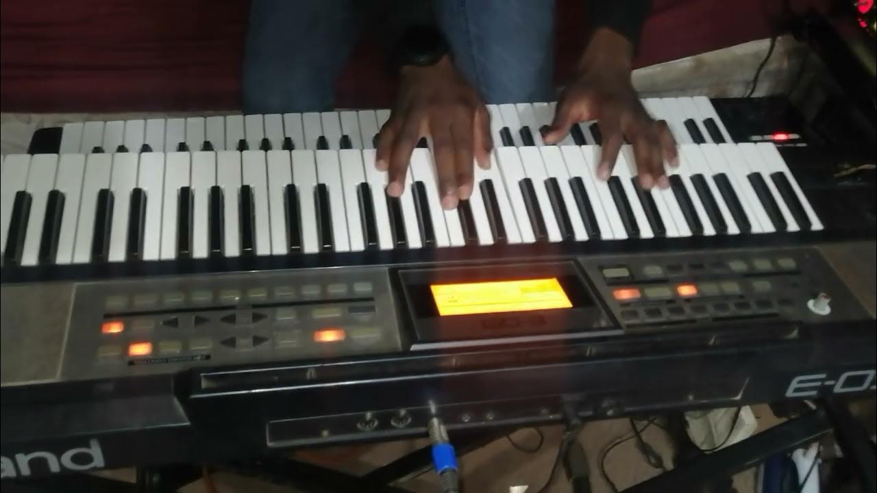 Roland E-09 VS XPS10 - YouTube