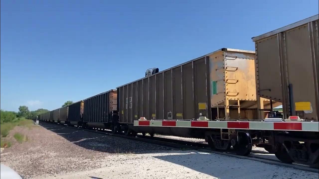 County Road P11 railroad crossing, UP 7088 Empty Coal Train, Arlington, NE - YouTube