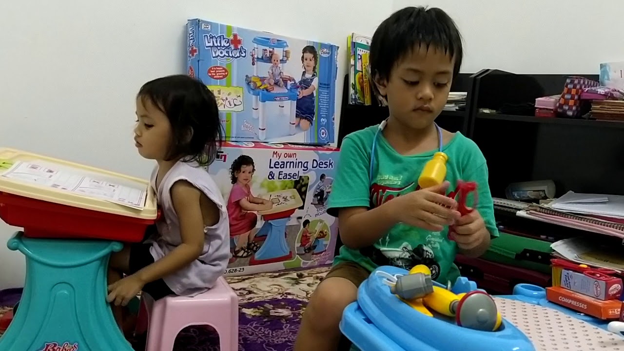 Role playing as a doctor and a patient #LittleDoctor - YouTube