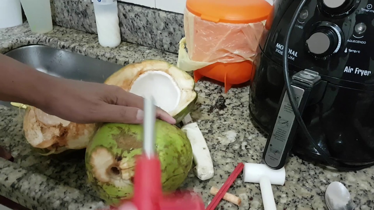Como usar o abridor de coco. - YouTube