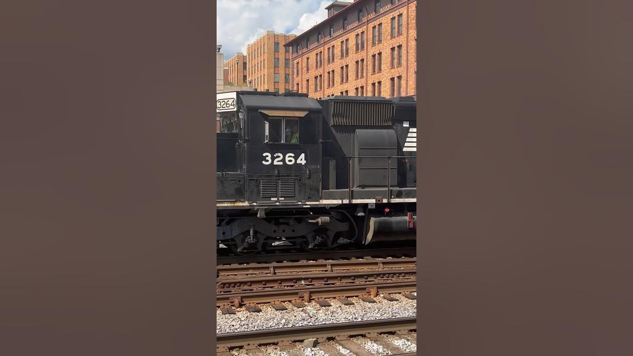 NS 3264 taking a local back into Roanoke yard in Roanoke VA - YouTube