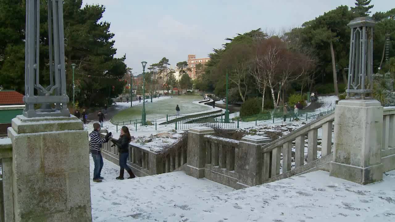 Bournemouth in the snow HD - YouTube