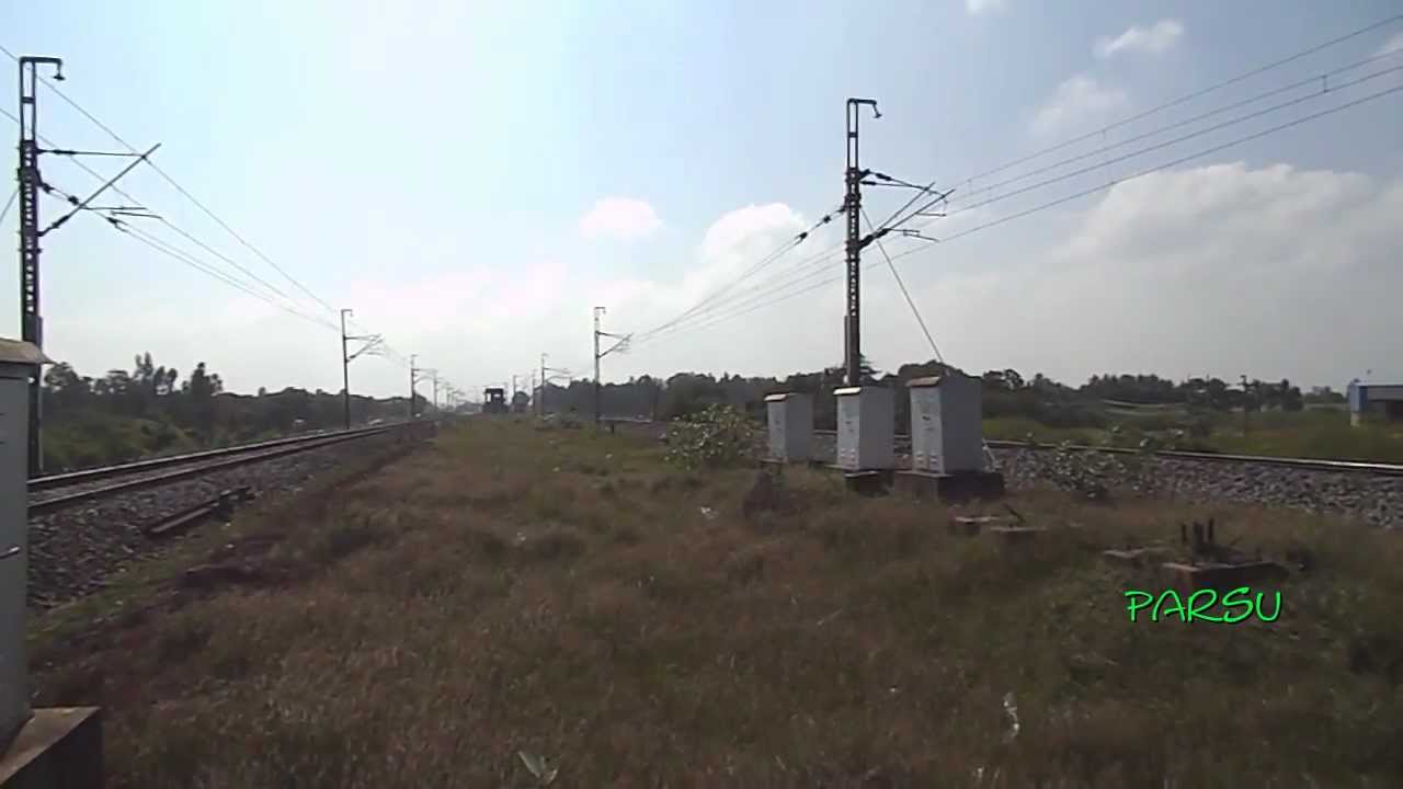 Navjeevan Superfast Express Blasting at MPS !!! - YouTube